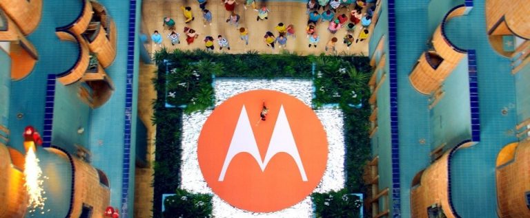 El icónico 'hellomoto' de Moto está de regreso en su nueva campaña ...