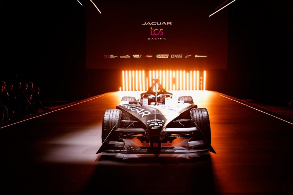 Jaguar TCS Racing debuta con el vehículo eléctrico más veloz de la ...