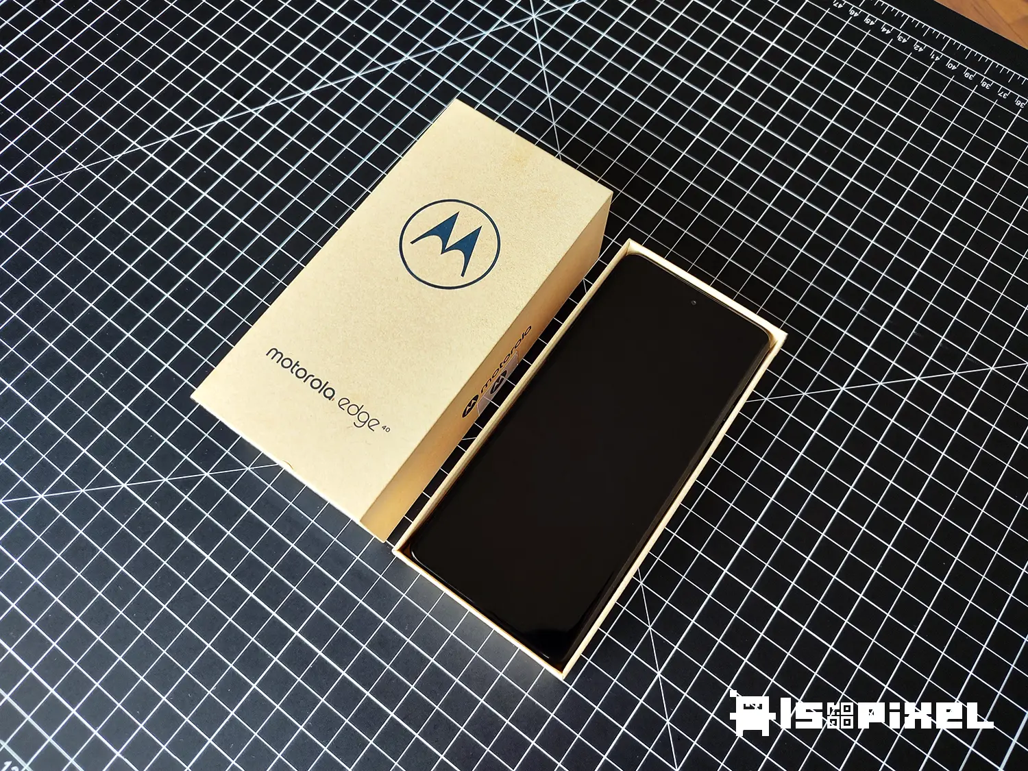 Motorola-edge-40-Unbox-2 | Isopixel