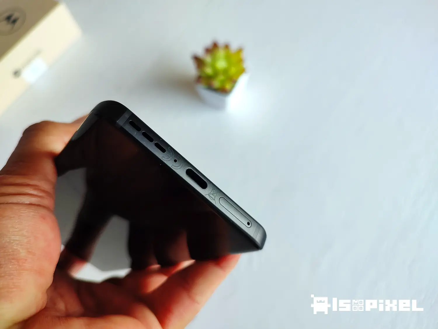 Motorola-edge-40-puerto-USB-C-1 | Isopixel