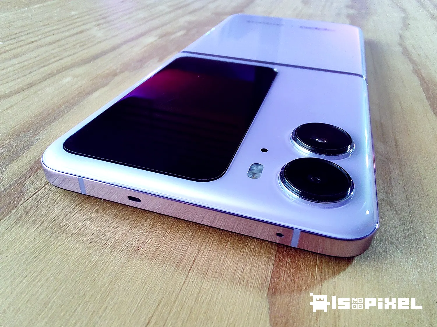 OPPO-Find-N2-Flip-Top-view-1 | Isopixel